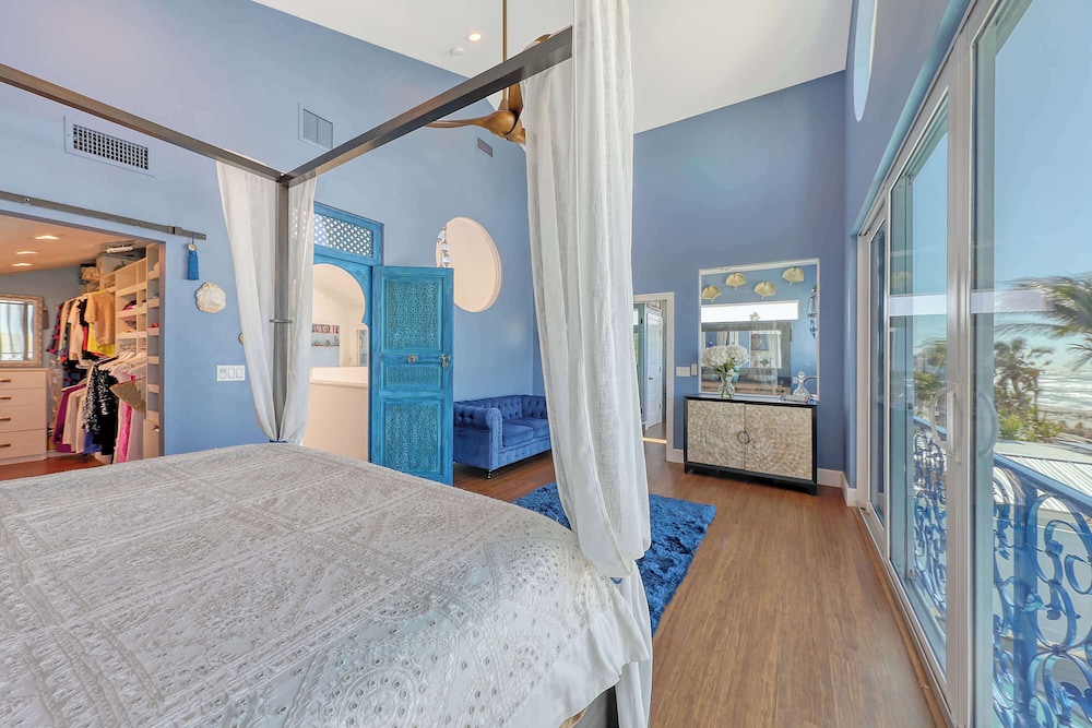 Private beachfront estate on Casey Key by LUXVP - Casey Key | Vrbo