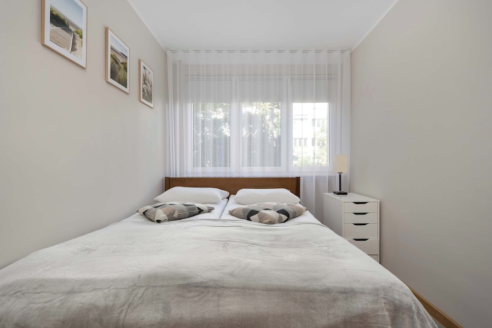 Sempołowskiej 68 Wrocław | Red Apartment with Desk for Remote Work ...