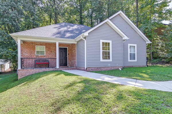 Easy Uptown Access: Charlotte Gem W/ Peaceful Yard - Charlotte, NC