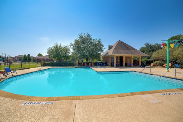 西戈维尔安静的郊区住宅带私人庭院 - 達拉斯