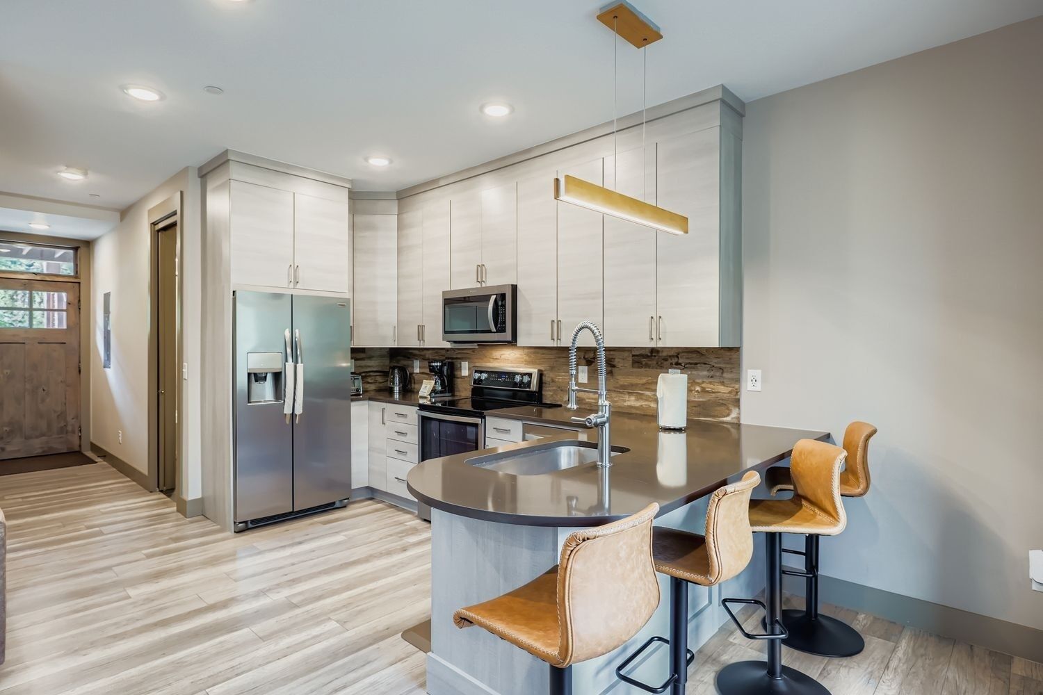 Apartamento em Condomínio Fechado, 1 quarto | Cozinha privada | Uma cafeteira/bule, um frigorífico, um forno, uma torradeira 