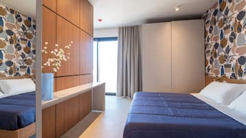 Apartamento, 1 cama Queen e sofá-cama, para não fumantes, vista para a cidade | Cofres nos quartos, espaço de trabalho para notebook, cortinas blackout