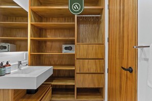 Apartamento em Condomínio Fechado, 1 cama queen-size e sofá-cama, acesso à piscina (Luz 401) | Interior