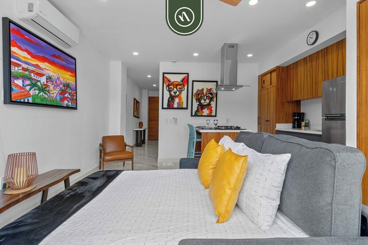 Apartamento em Condomínio Fechado, 1 cama queen-size e sofá-cama, acesso à piscina (Luz 401) | 1 quarto, com decoração personalizada, com mobília individualizada 