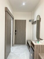 Quarto Duplo Standard, 1 cama king-size, não fumadores | Secretária, secretária adequada para computadores portáteis