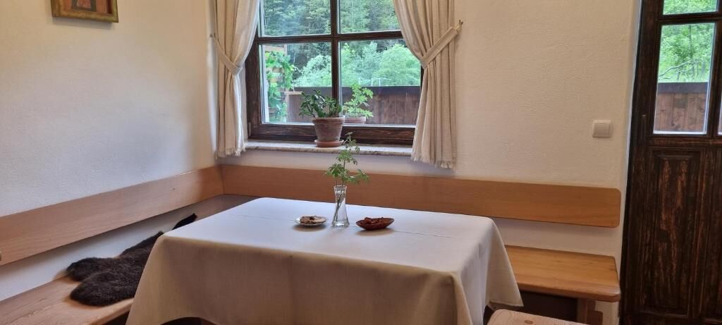 Apartamento, varanda, vista para a montanha | Refeições no quarto