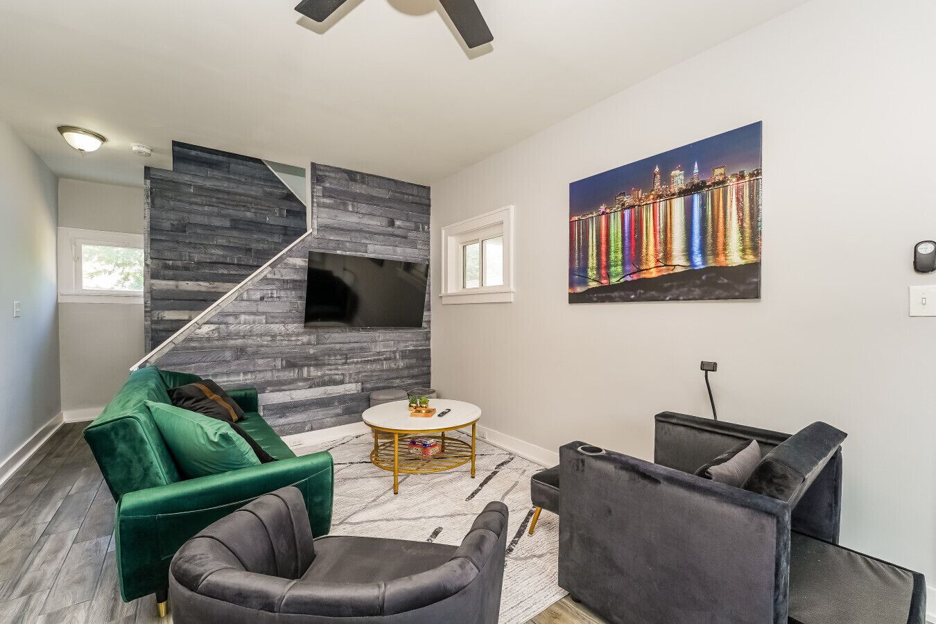 Modern 3 Bedroom Retreat Near Downtown, I-90 & Lake Erie - Columbia, OH