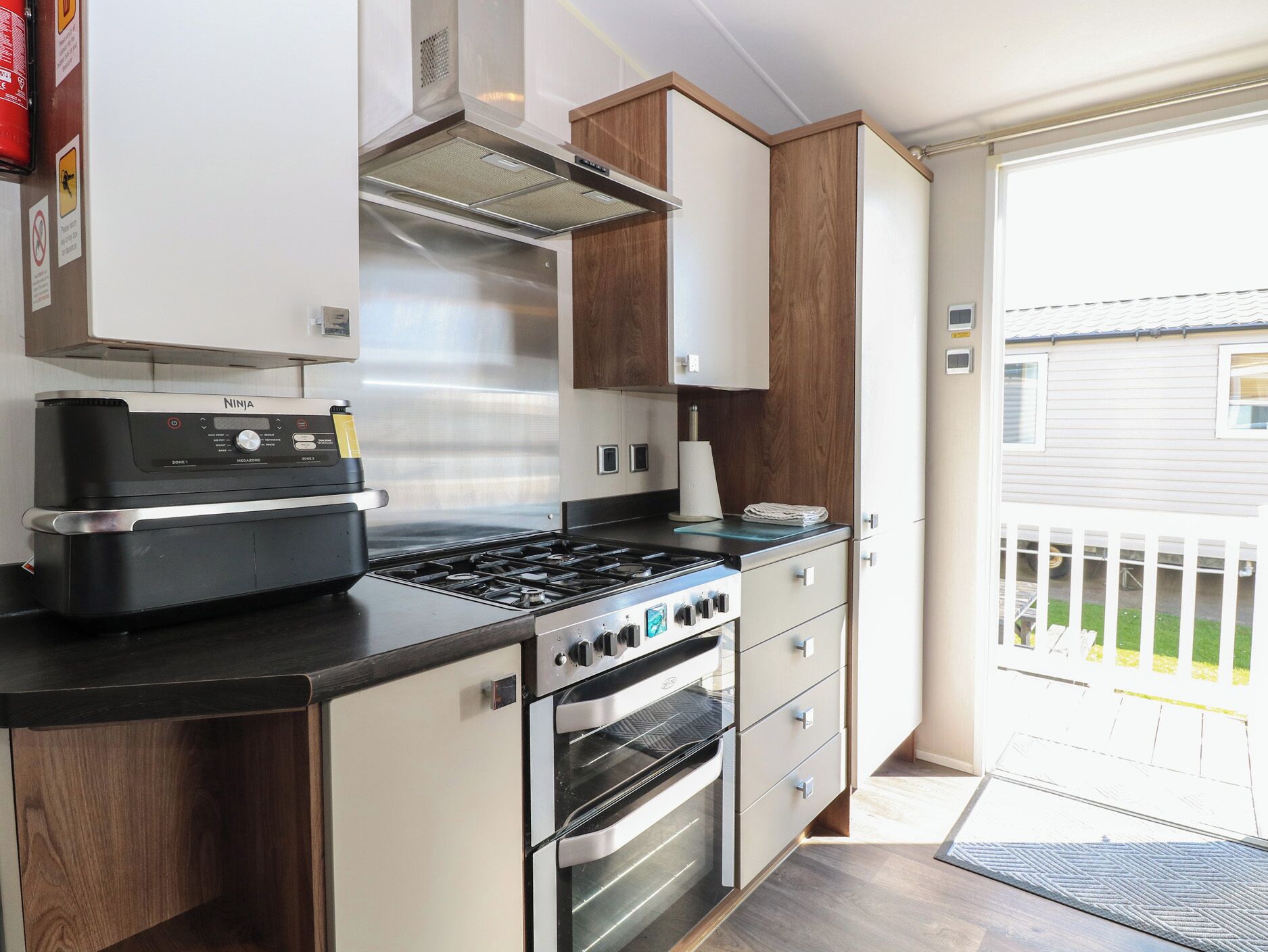 Casa de Campo | Cozinha privada | Uma máquina de lavar louça, utensílios de cozinha 