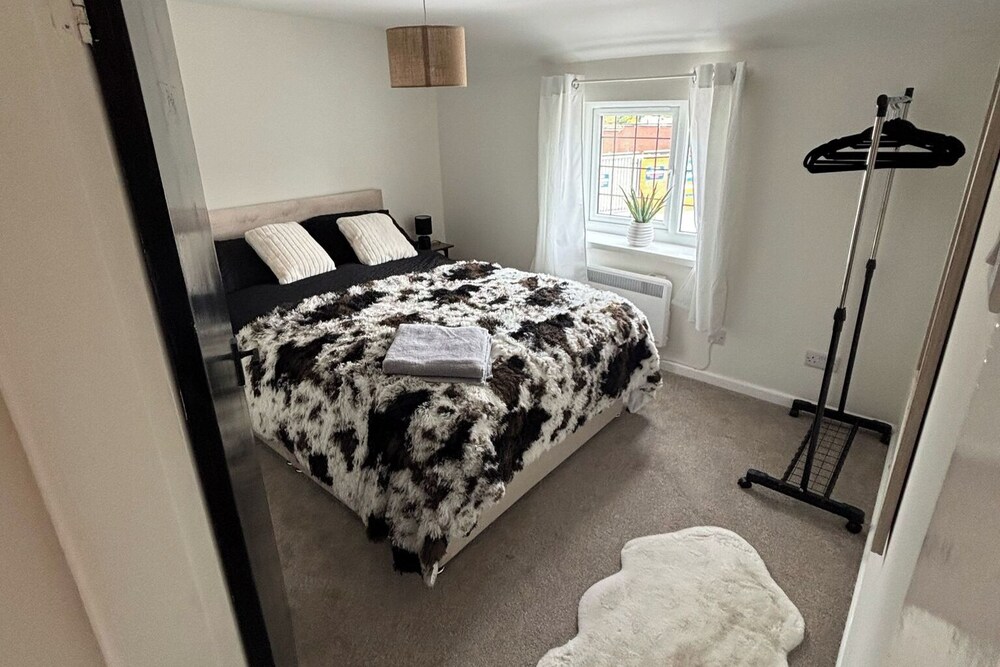 Cottage - Sleeps 4 - Pet Ok - Patio - Parking - Cheshire