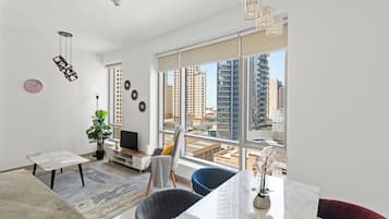 Apartamento clássico, vista para o pátio | Sala de jantar