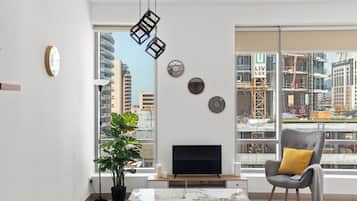 Apartamento clássico, vista para o pátio | Individualmente decorados, individualmente mobiliados, escrivaninha