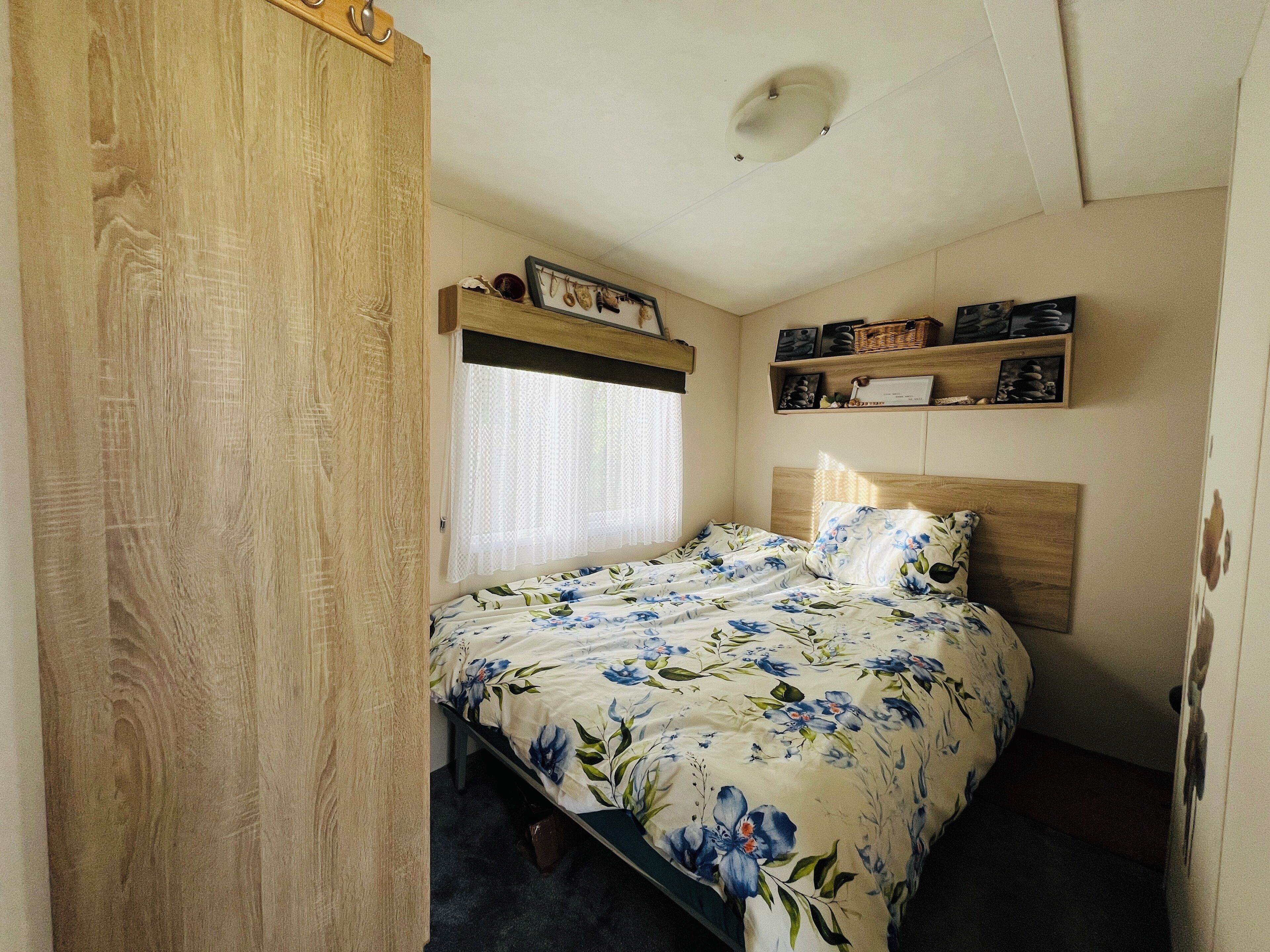 Mindful Caravan Stay W/one Suitcase. Sleeps 4. Garden Seating, Tv-detox + Wifi. - Bognor Regis