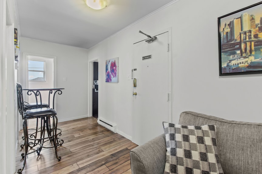 Modern 2br Suite Parking Laundry - Paradise