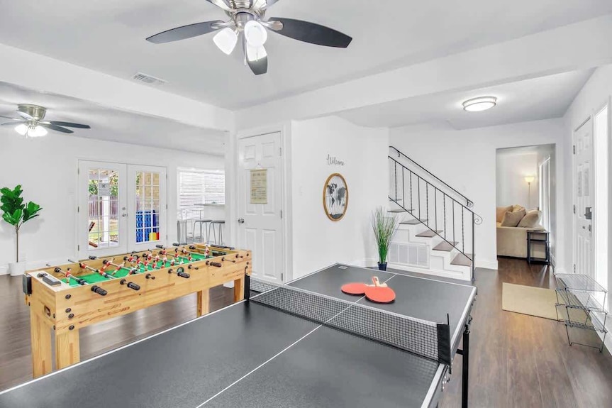 Tx1 House Sauna & Game Room Fun For Groups - Universal City, TX