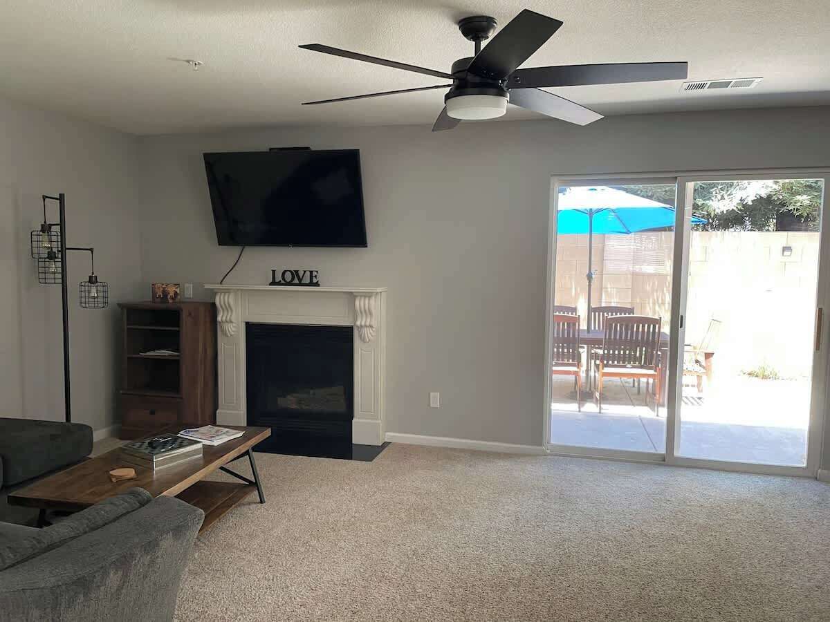 Modern Townhouse | Walk To Kaiser And Mall - Ripon, CA
