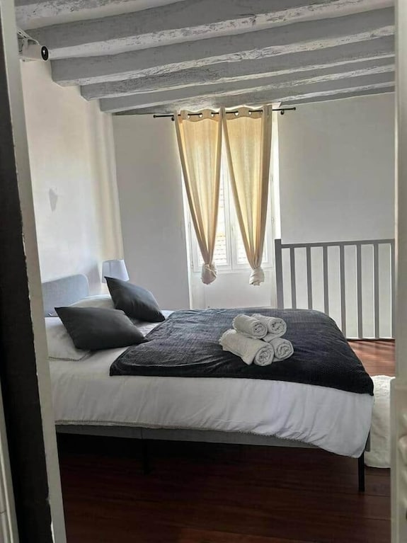 Charming Apartment In The Heart Of Rueil-malmaison. - Rueil-Malmaison