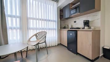 Suíte superluxo | Cozinha americana privada | Frigobar, micro-ondas, talheres/pratos/utensílios de cozinha