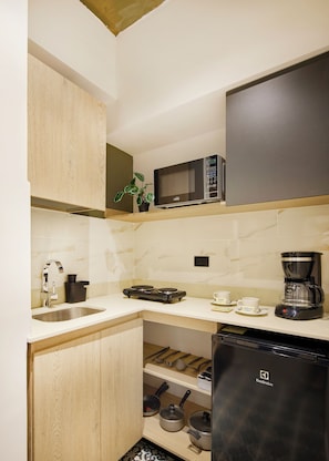 Quarto Familiar | Cozinha privada | Minifrigorífico, um micro-ondas, utensílios de cozinha