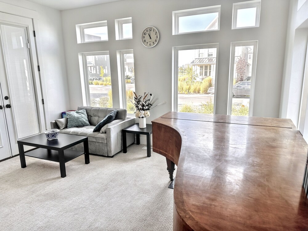Corporate Housing • Fully Furnished • Daybreak • Gourmet Kitchen •Pets ...