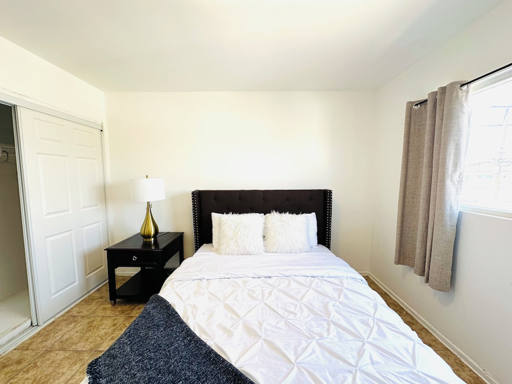 Sofi, Kia forum- intuit dome 1-bedroom home Los Angeles upstairs right ...