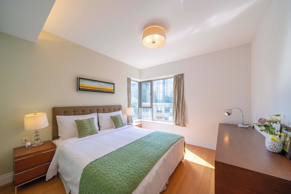 Tyms Luxury 2br 1ba Apt Xujiahui Shops - Shanghai