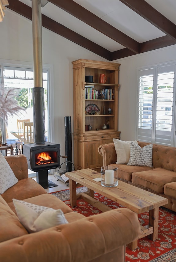 Firefly Cottage | Hideaway With Wood Fireplace -