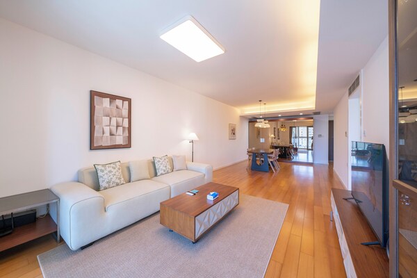 Tyms Elegant 2br 1ba Apt Walk To Malls - Shanghai