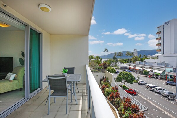 Apartamento, vista para a cidade | Vista da sacada