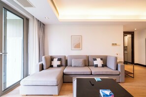 Apartamento Superior, 1 quarto, cozinha, Vista para a cidade | Sala | Smart TV