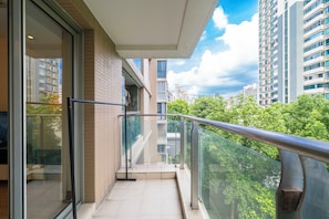 Apartamento Superior, 1 quarto, cozinha, Vista para a cidade | Vista do quarto