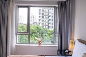Apartamento Superior, 1 quarto, cozinha, Vista para a cidade | Sala | Smart TV