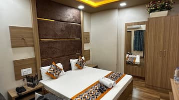 Quarto de Luxo, Vista para a cidade | Wi-fi grátis, roupa de cama fornecida