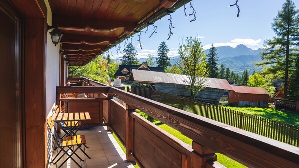 Apartament B 5 z widokiem na góry | Varanda