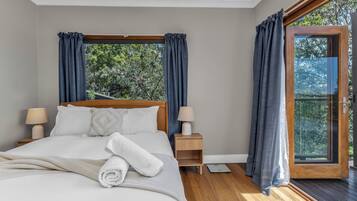 Casa, 3 quartos, sacada, vista para o rio | Ferros/tábuas de passar roupa, Wi-Fi de cortesia, roupa de cama