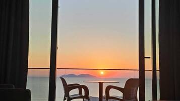 Apartamento, 1 quarto, sacada, vista para o mar | Wi-Fi de cortesia, roupa de cama