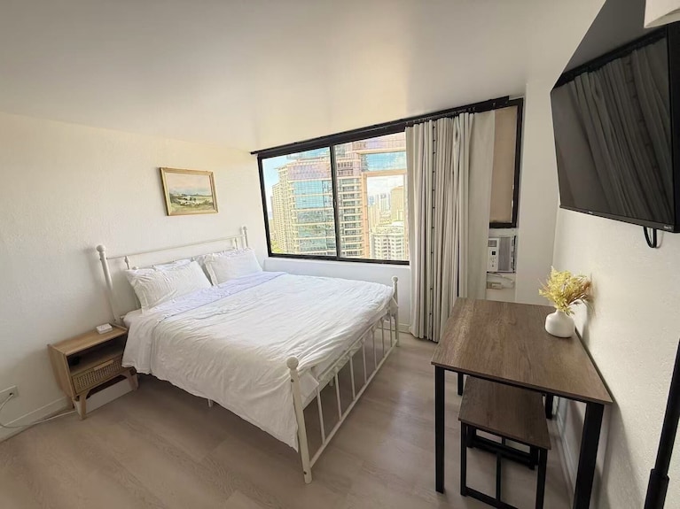 Waikiki Skyline 28th Floor Hawaiian Monarch - Hawaii