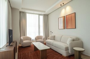 Suite Premium | Minibar, cofre no quarto, secretária