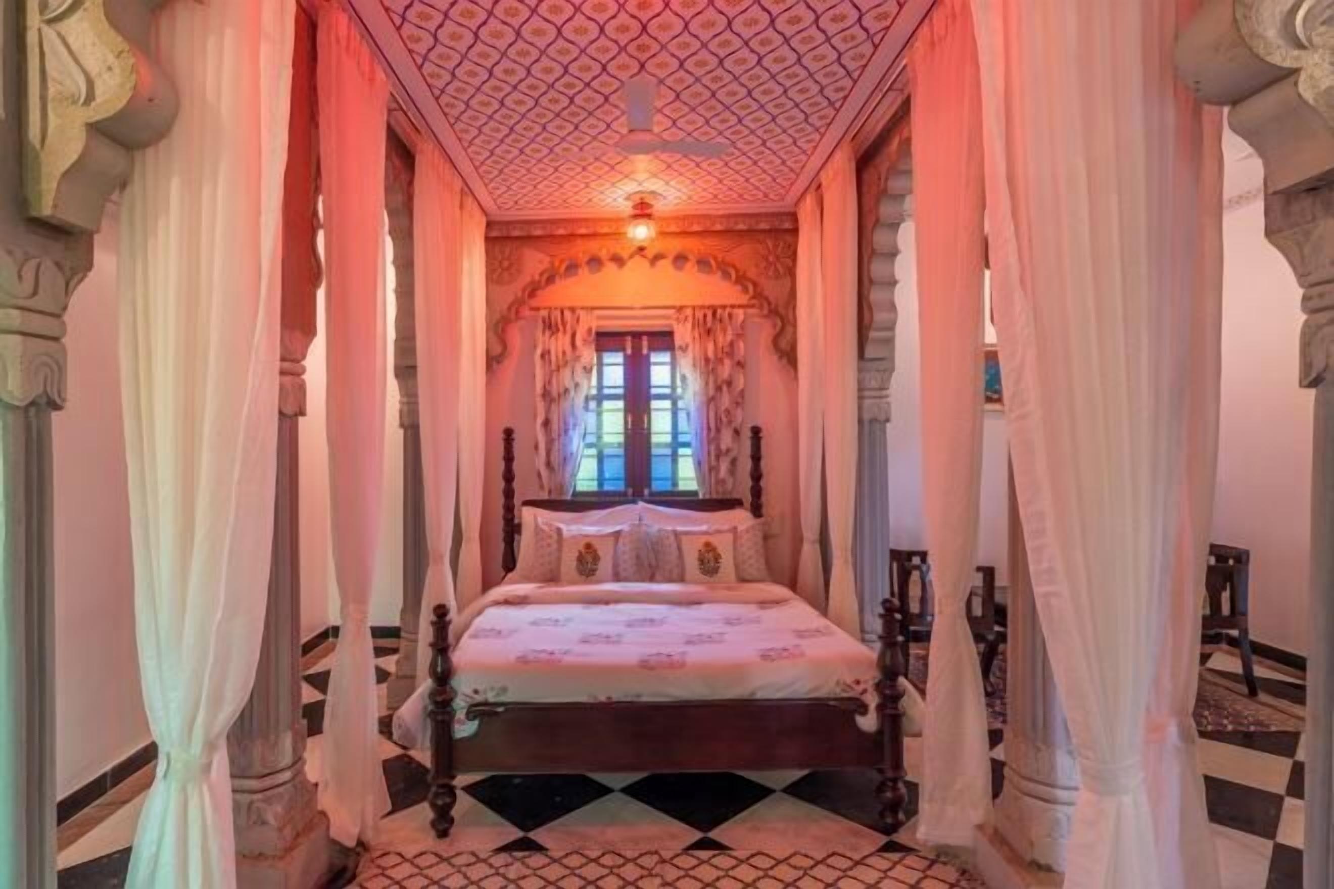 Escrivaninha, ferros/tábuas de passar roupa, Wi-Fi de cortesia