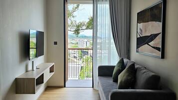 Suite-Estúdio Standard, 2 camas individuais, vista para a colina | Comodidade do quarto