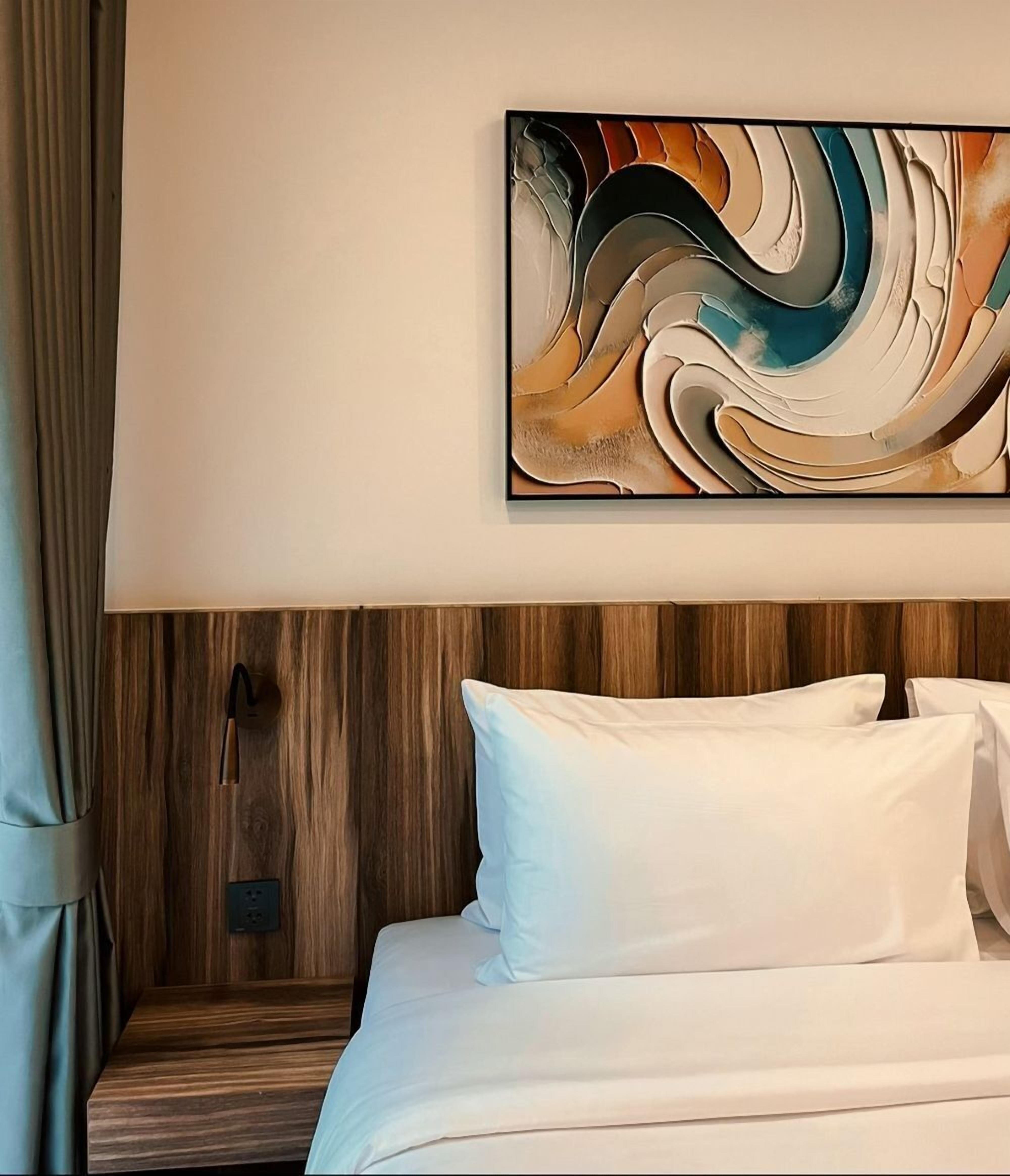 Suíte estúdio superior, 1 cama King, para não fumantes, vista para o jardim | Cofres nos quartos, cortinas blackout, quartos à prova de som