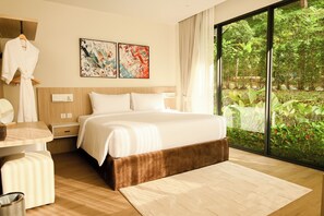 Vila família, vista para a colina | Cofres nos quartos, cortinas blackout, quartos à prova de som