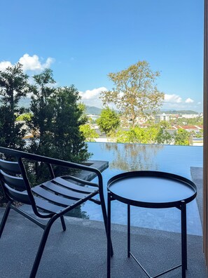 Suíte estúdio premium, 1 cama King, vista para a piscina | Terraço/pátio