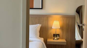 Suite-Estúdio Premium, 1 cama king-size, vista para a piscina | Comodidade do quarto