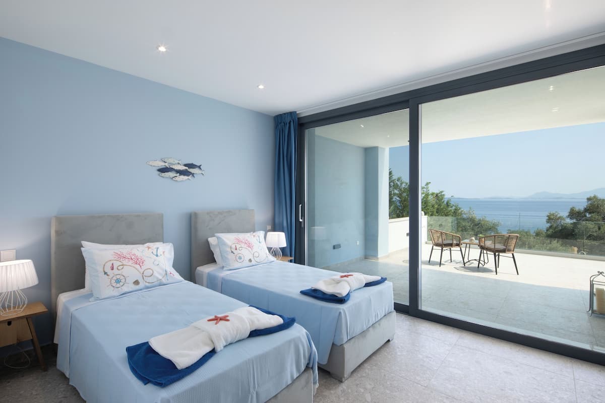 Vila família, vista para a piscina | Cofres nos quartos, cortinas blackout, quartos à prova de som