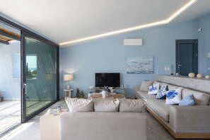 Vila família, vista para a piscina | Sala de estar