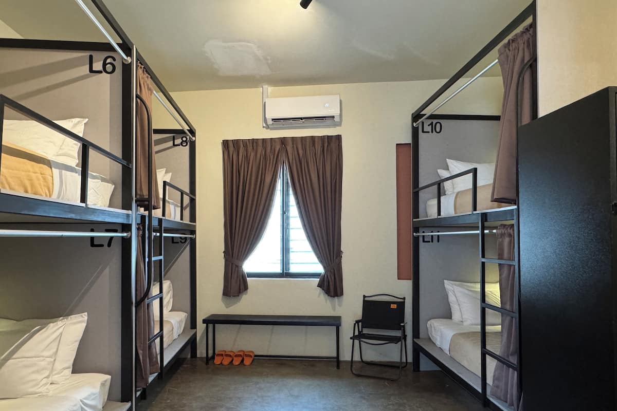 Dormitório compartilhado superluxo, somente para mulheres, vista para a cidade | Cortinas blackout, ferros/tábuas de passar roupa, Wi-Fi de cortesia