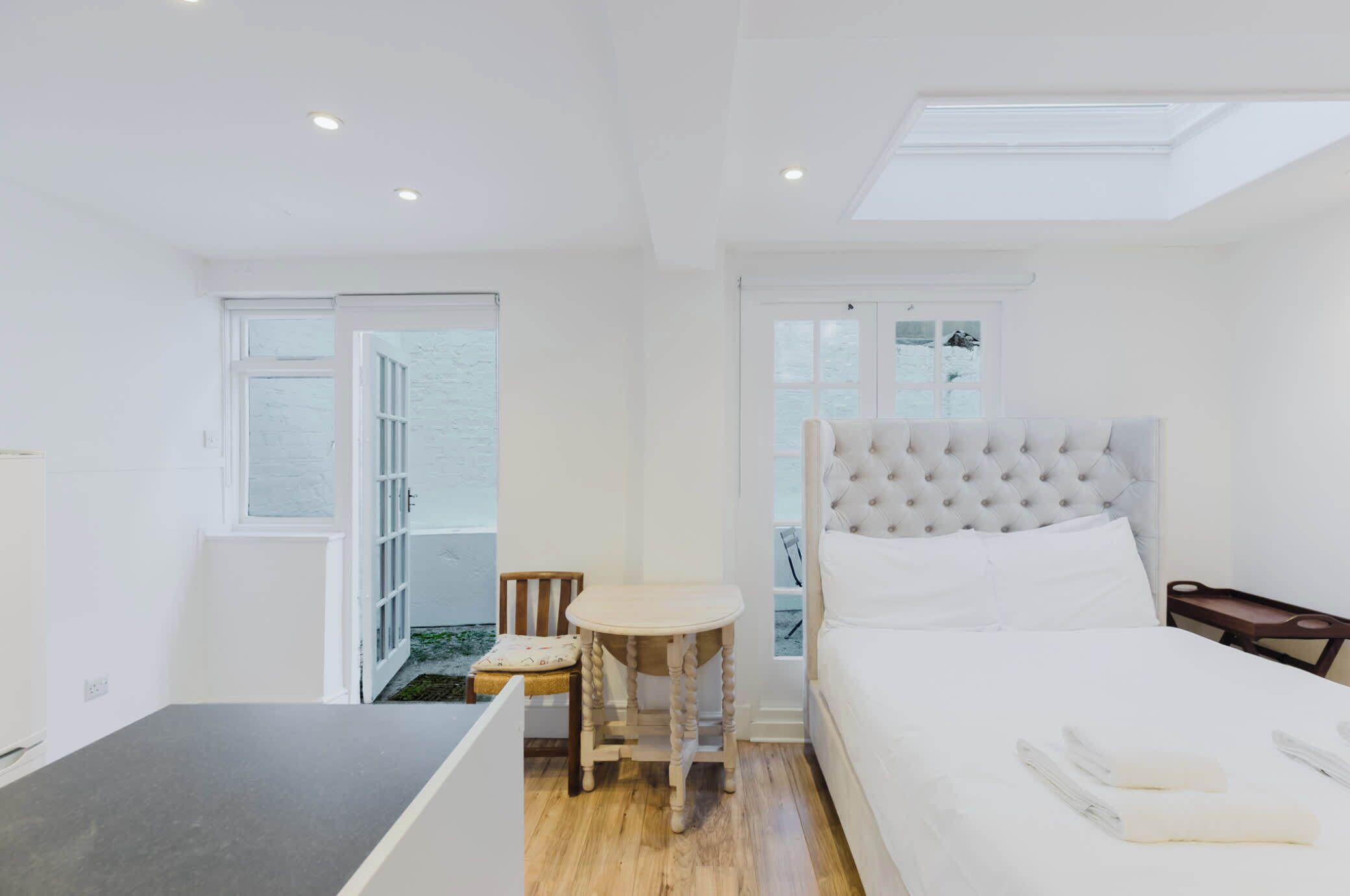 Bright Studio Flat With Private Patio, Fulham - Surbiton