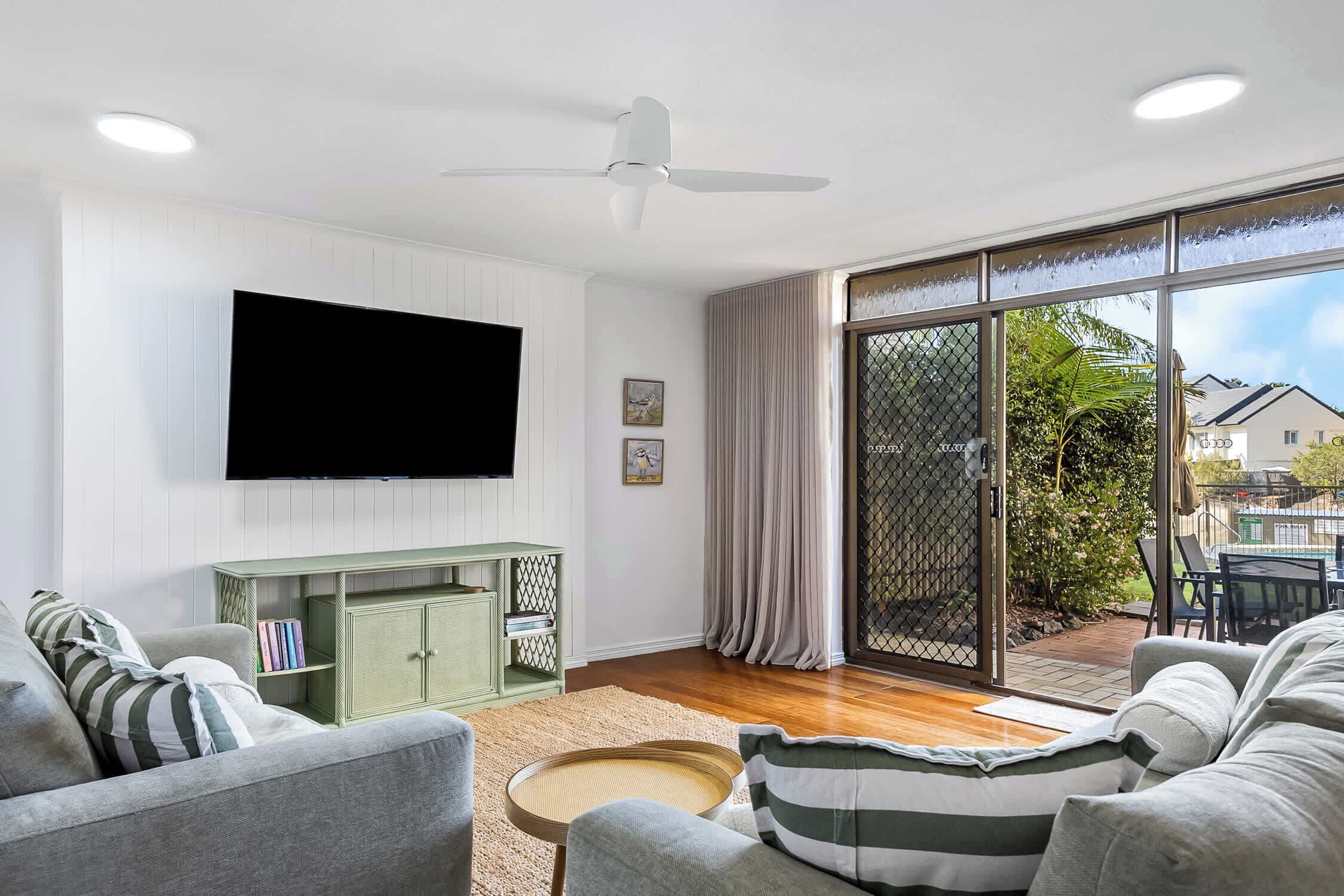 Hacienda Apt 2- Waterfront Escape On The Canal - 莫洛拉巴海濱