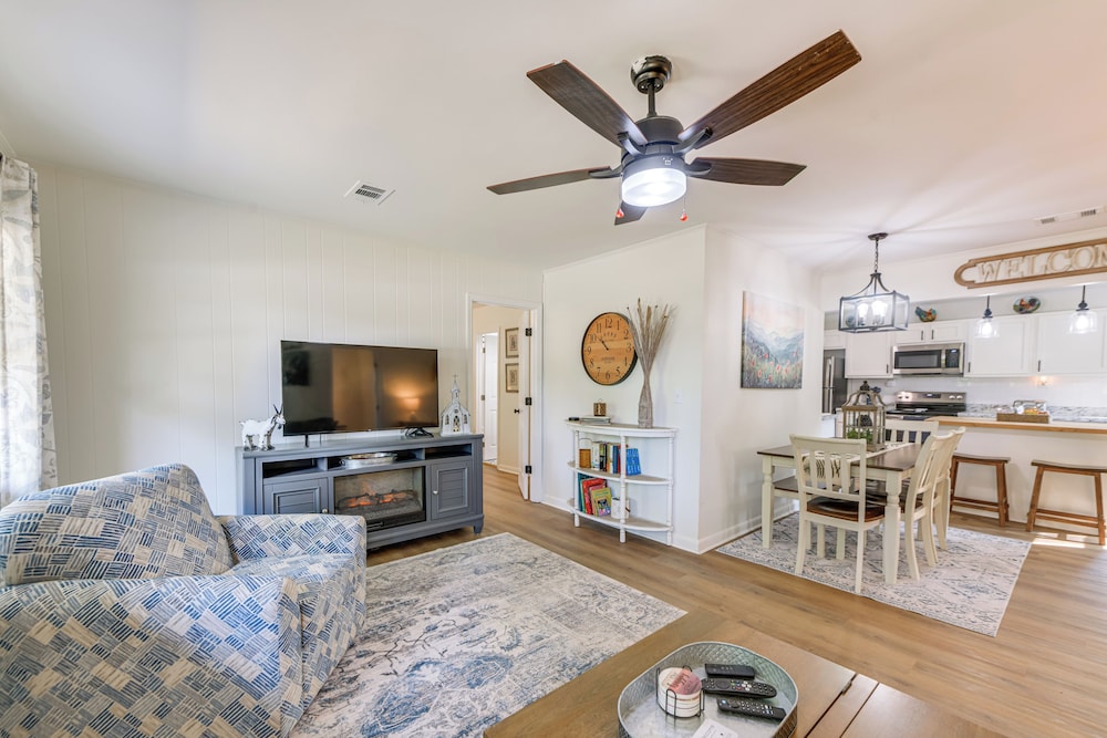 Walk To Dtwn Pine Mountain! 'Evergreen Cottage' - Pine Mountain, GA