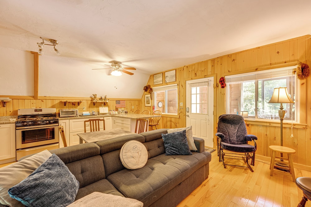 Walk To Beach & Playground: Charming Madison Cabin - New Hampshire (State)